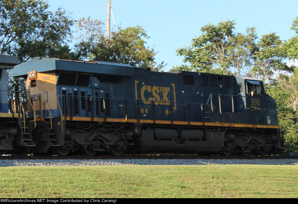 CSXT 996 on Q300-12